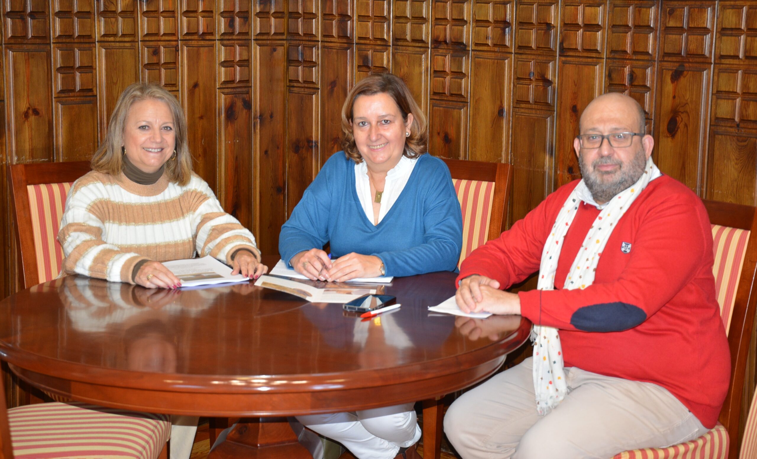 La presidenta de la Diputación felicita a Villatobas por la declaración ...