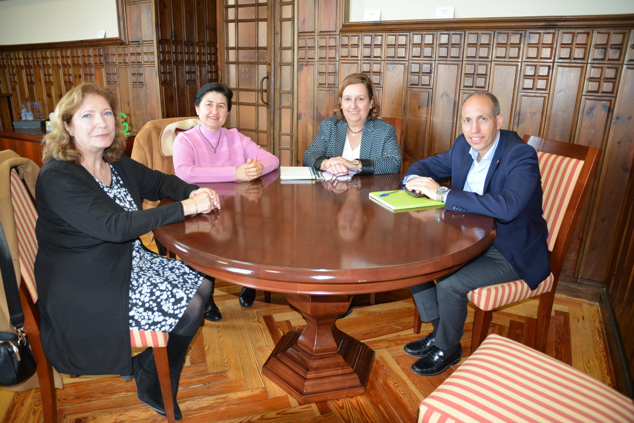 La presidenta de la Diputación reconoce la destacada labor de APANAS en ...